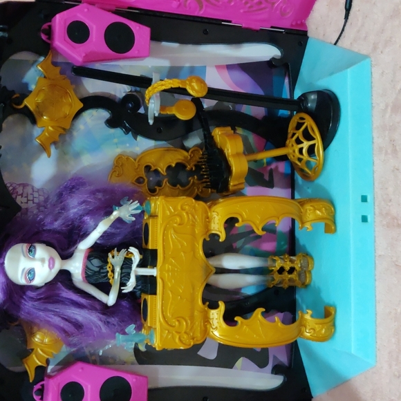 monster high | Toys | Monster High Dj Booth With Spectrum Spectra Void ...